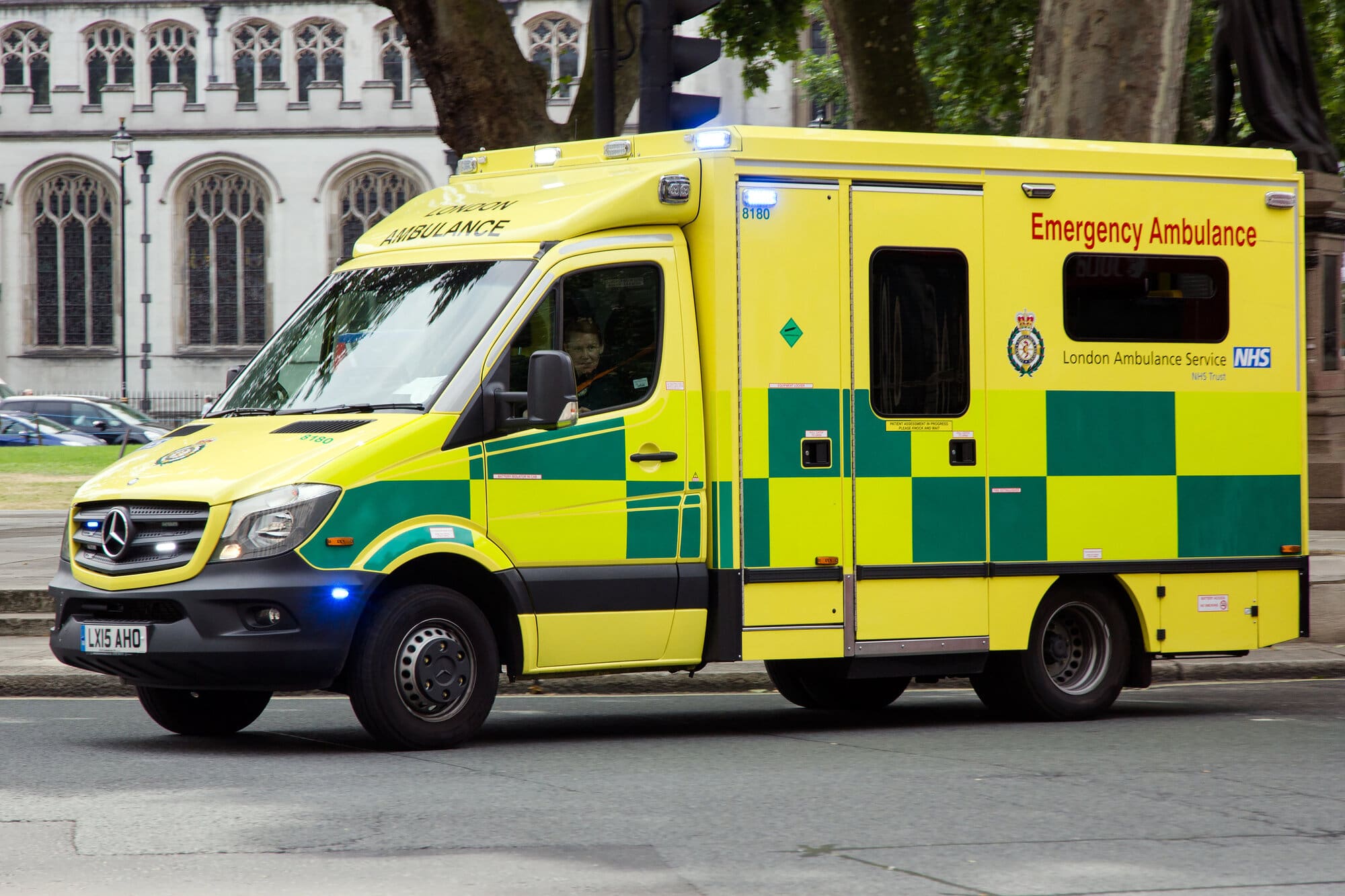 How to become a Paramedic | Responsibilities, Qualifications & Earnings